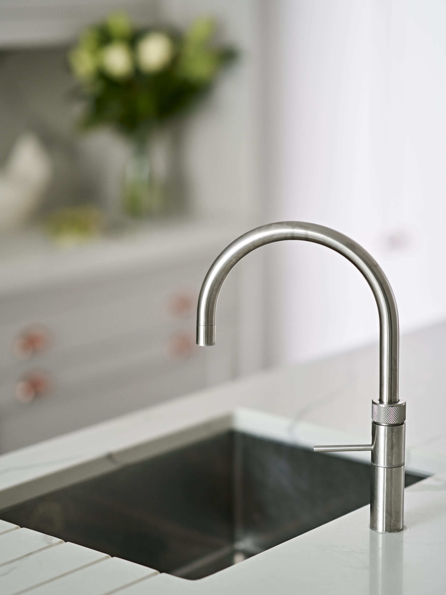 FRENCH GREY: Pale, spacious, and supremely elegant painted kitchen by ...