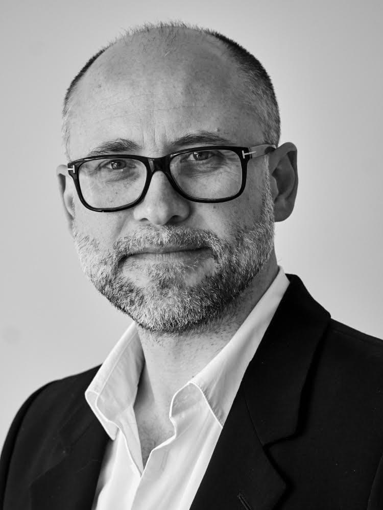 FRENCH GREY: Pale, spacious, and supremely elegant painted kitchen by ...