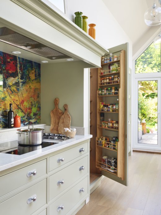 Martin Moore: Vibrant Colours in a classic kitchen with a contemporary ...