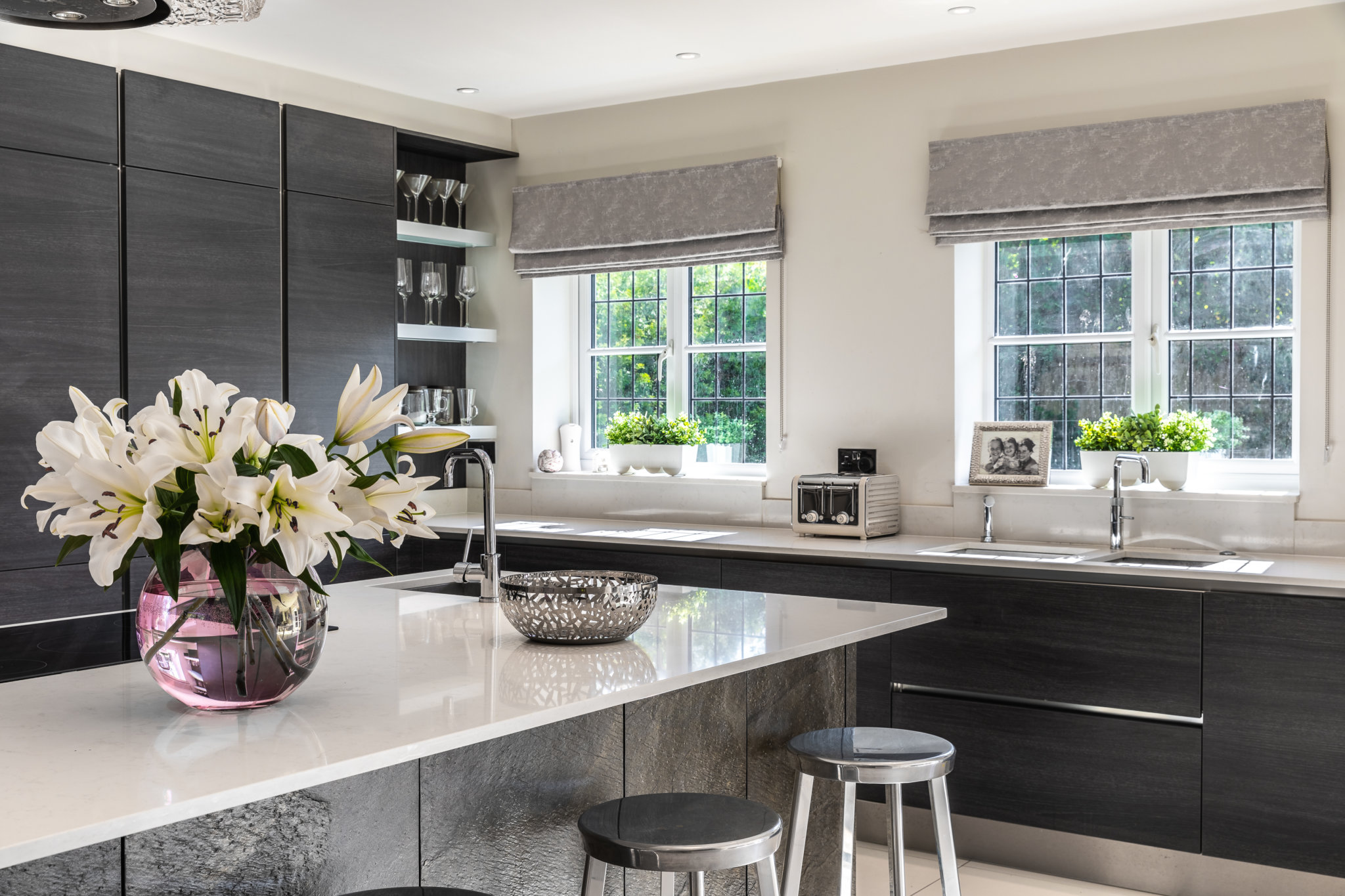 The sublime black textured kitchen by Brandt Design - The Kitchen Think