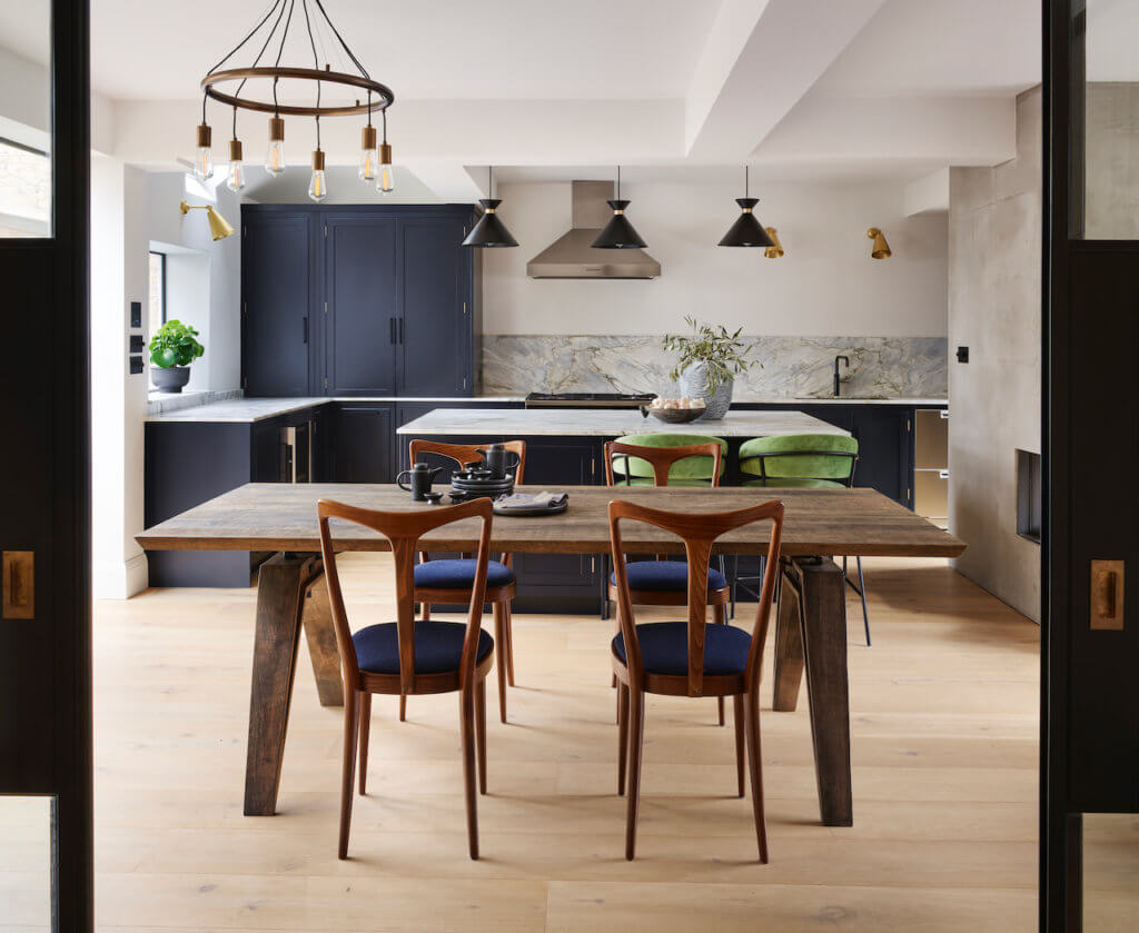 A Perfect Family Kitchen by Harvey Jones - The Kitchen Think