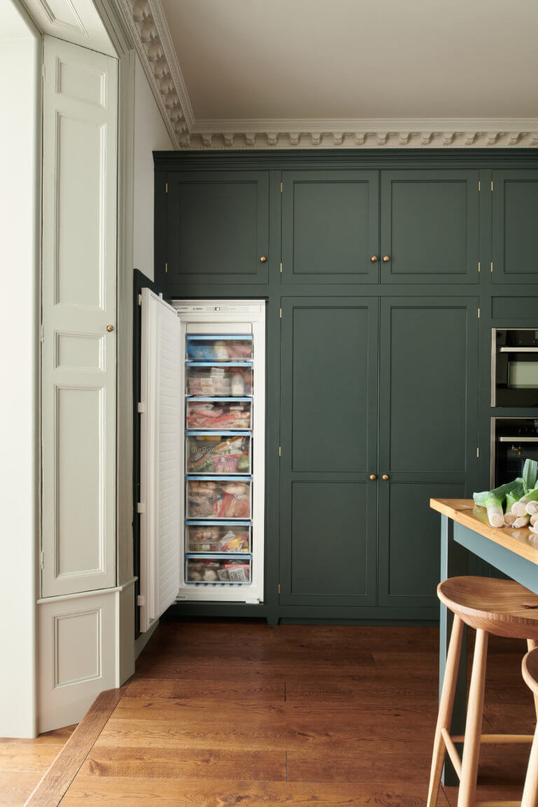 A Classic English Kitchen by deVOL - The Kitchen Think