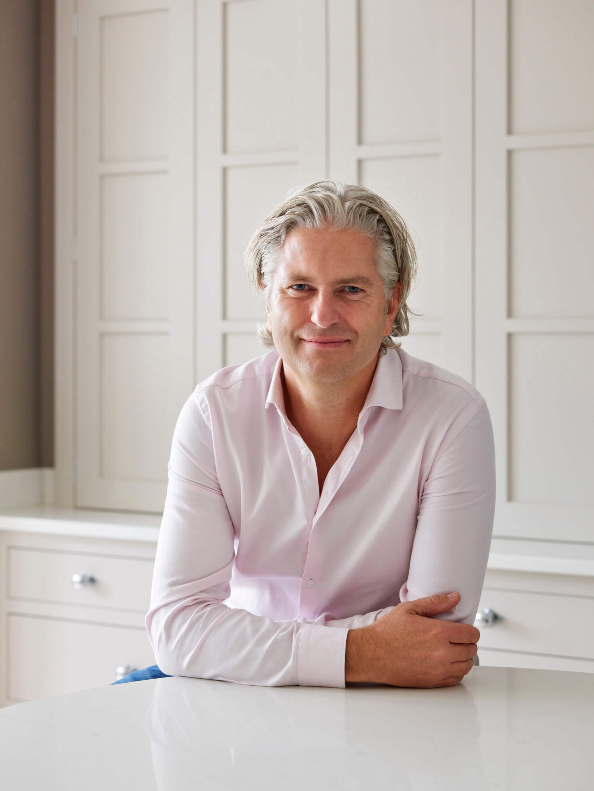 A classic in white: Family Kitchen by Martin Moore - The Kitchen Think