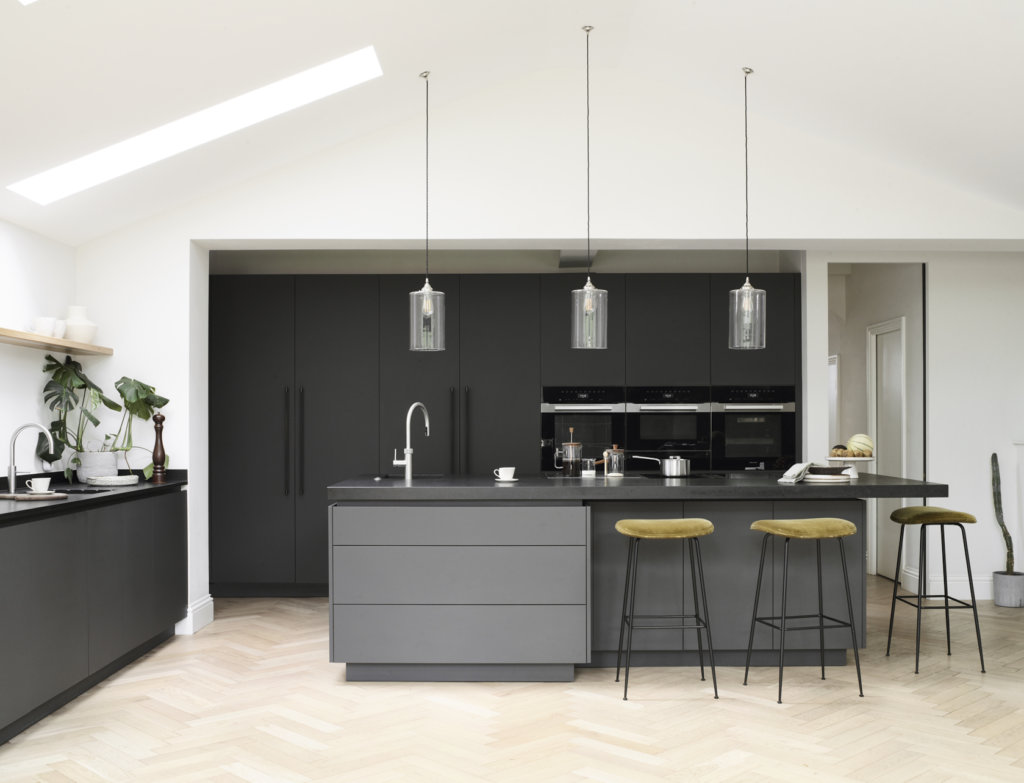 In Black & White: Simply Stunning Kitchen by Roundhouse - The Kitchen Think