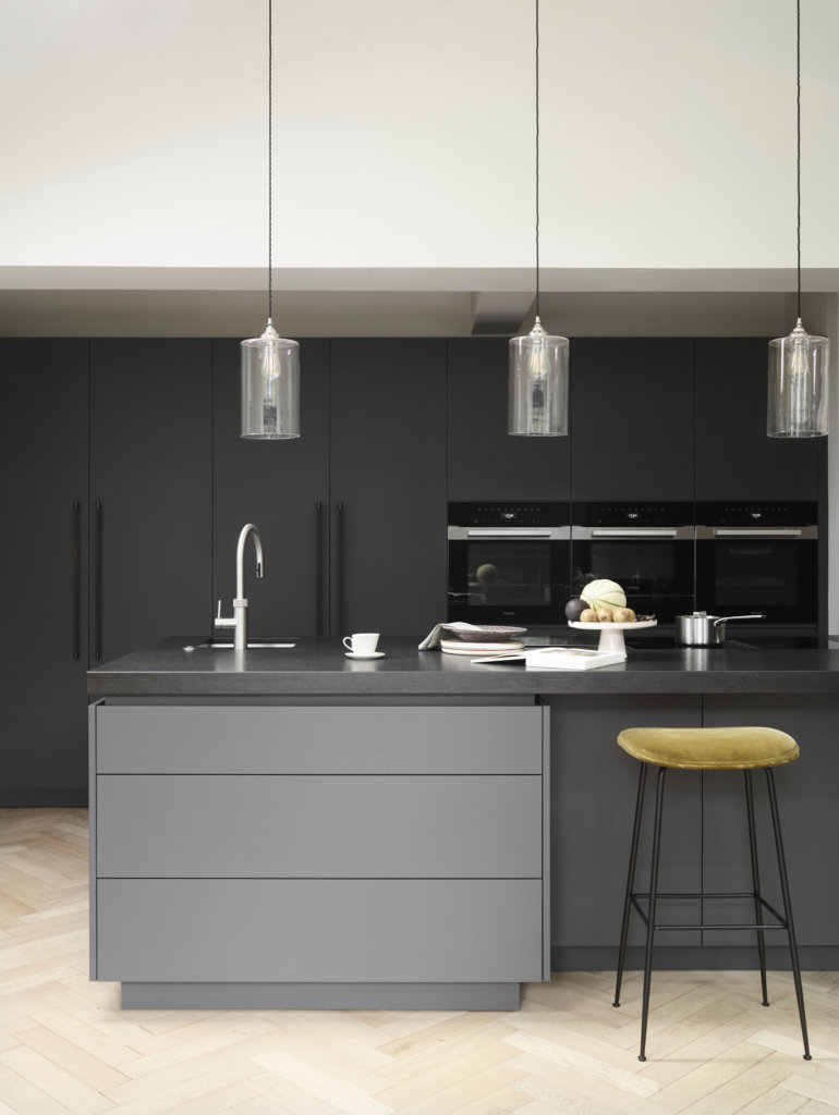 In Black & White: Simply Stunning Kitchen by Roundhouse - The Kitchen Think